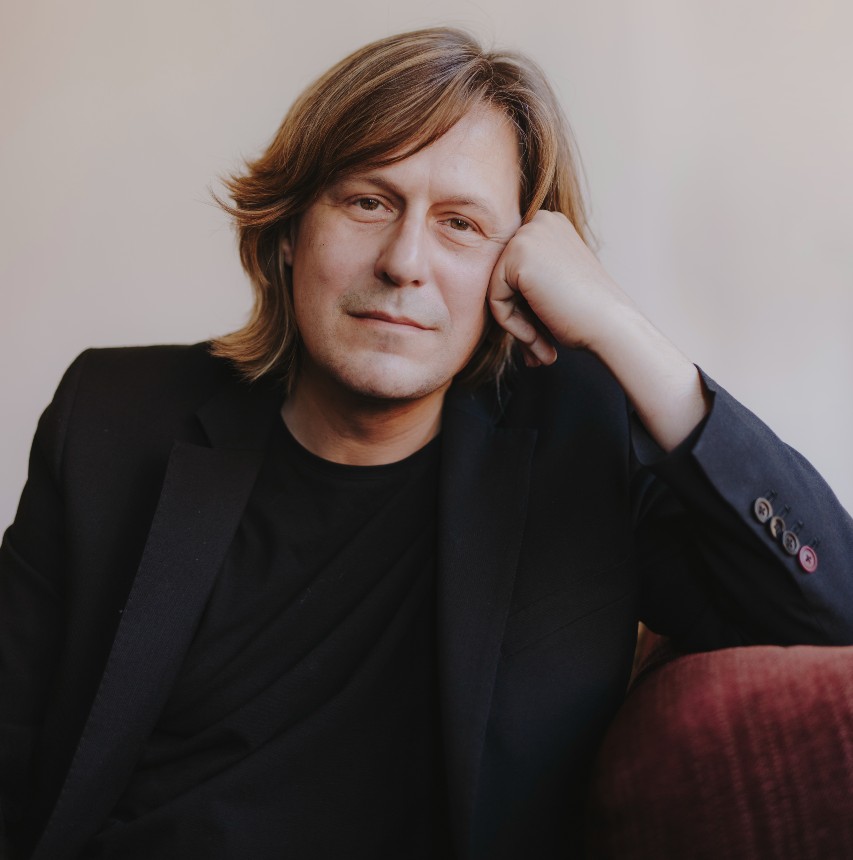 Nacho Vegas sale airoso del reto latino en 'La flor de la manzana'