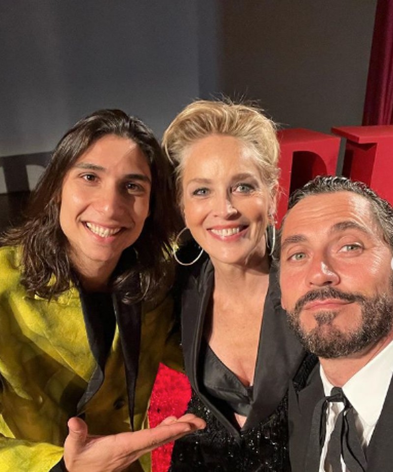 Sharon Stone se enamora de Sevilla y confunde a Pastora Soler con ...