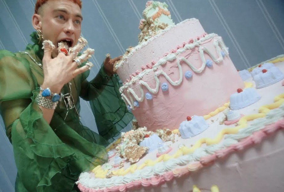 La función escolar de Years & Years en 'Sweet Talker'