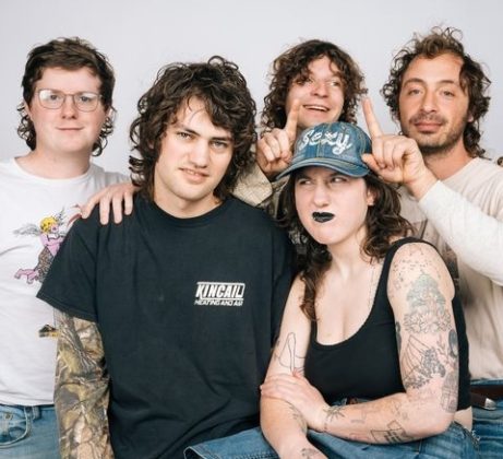 El ruidoso rock-country de Wednesday enamora en ‘Chosen to Deserve’