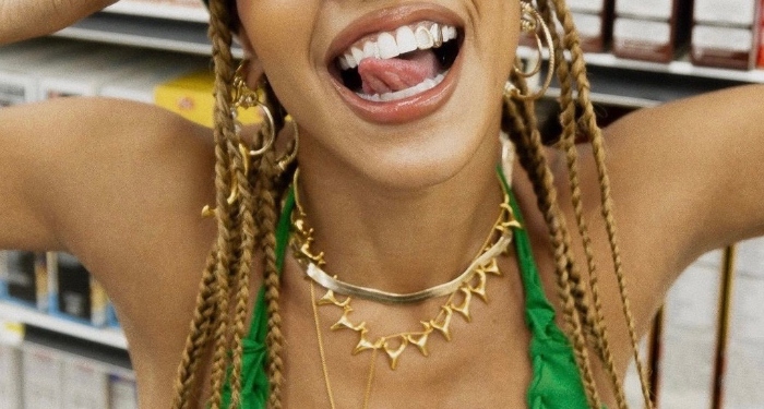 Tinashe hace que sea divertido ir al súper, en 'Needs'