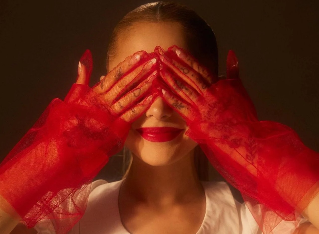 Ariana Grande logra su 6º top 1 en JNSP; entran Alba Morena, Four Tet ...