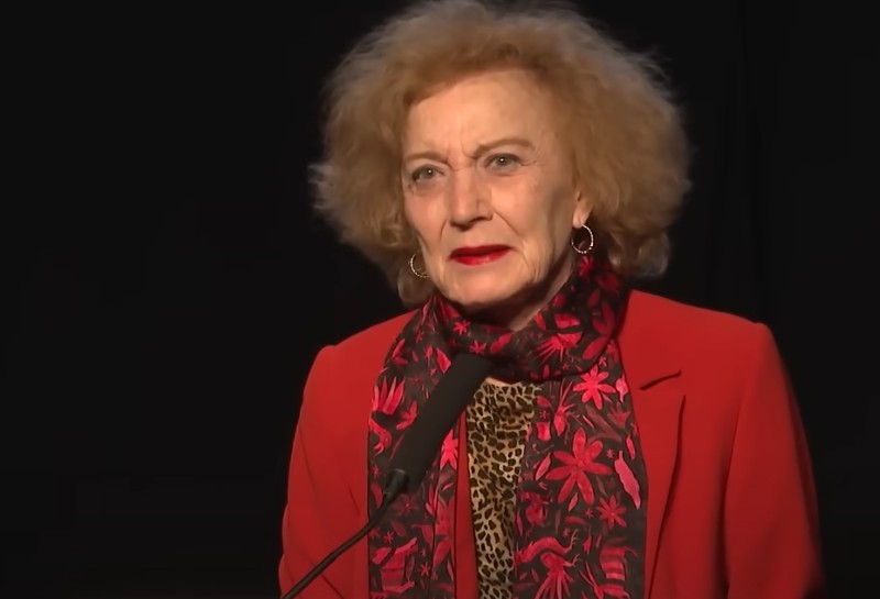 Marisa Paredes y Miguel Ríos apoyan a Sánchez en un acto