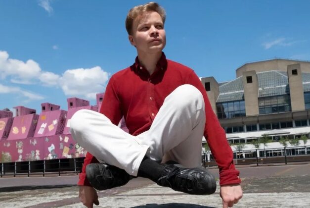 Geordie Greep trae un "sonido nuevo" en su loco single – jenesaispop.com