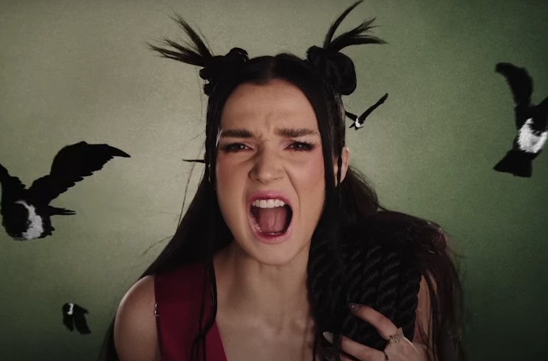 Poppy, no solo metalera en 'Negative Spaces'