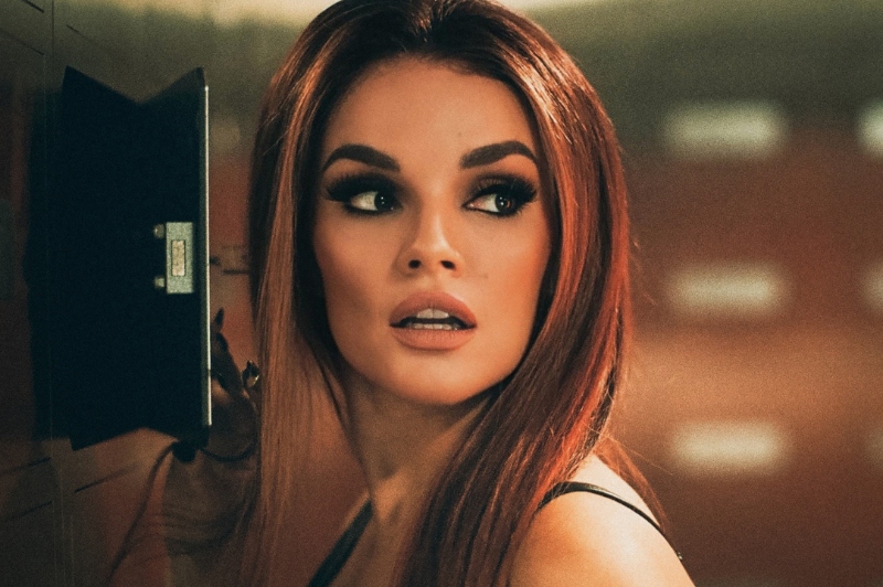 Jennifer Coolidge y Jason Momoa se ven en la letra de 'Esa Diva' – jenesaispop.com