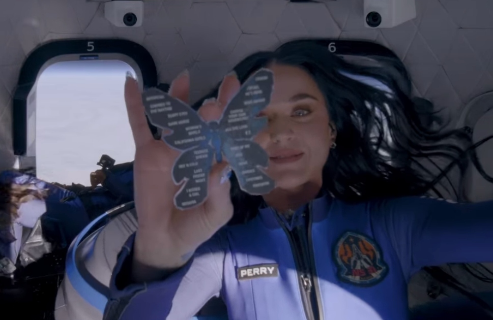 Vídeo pro de Katy Perry flotando en el espacio – jenesaispop.com