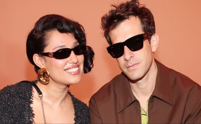 Mark Ronson y RAYE buscan en 'Suzanne' el nuevo 'Valerie'