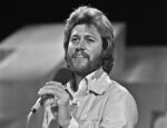 «Stayin’ Alive»: Barry Gibb (Bee Gees) desmiente su muerte tras un bulo ...